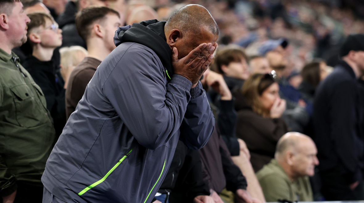 Man City’s viral ‘bottle fan’ brutally mocked by Everton minutes after ...